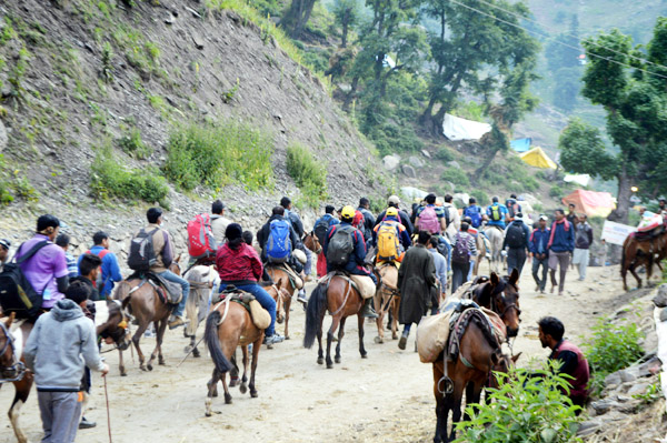 Amarnath yatra progressing smoothly, 5,500 pilgrims leave for holy Cave ...