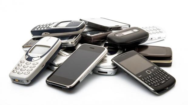 Simple method can extract gold from old phones - Daily Excelsior