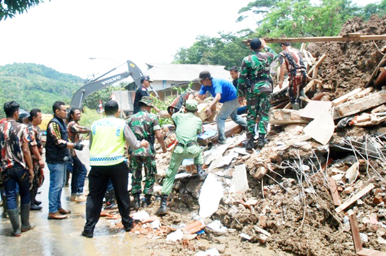 26 dead, 19 missing in Indonesian landslides, floods: official - Daily ...