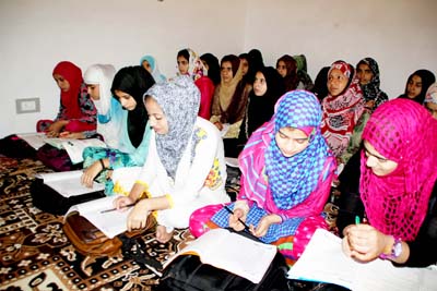 Students attend community classes as schools remain shut - Daily Excelsior