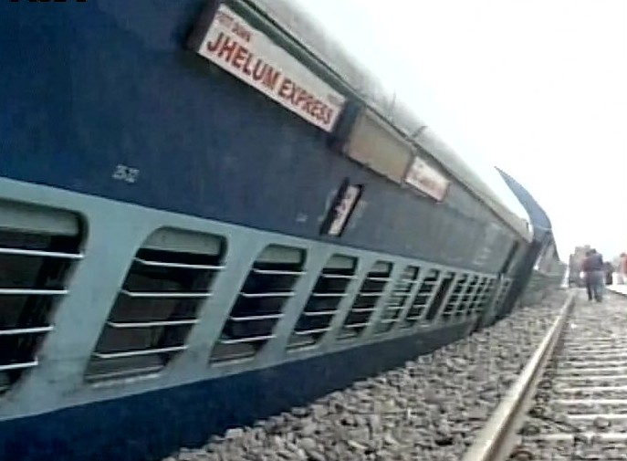 4 trains cancelled after 10 coaches of Jhelum Express derail, 3 injured ...