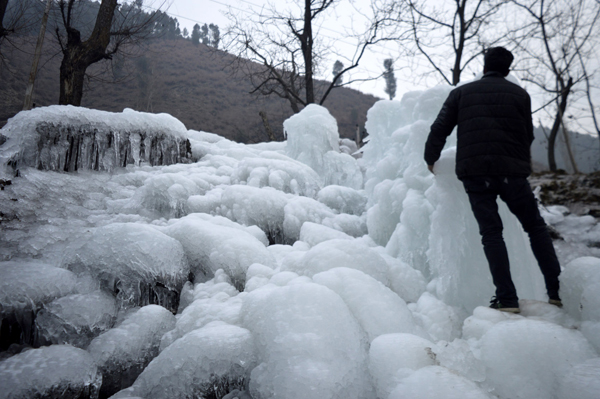 Cold intensifies as temp dips - Daily Excelsior