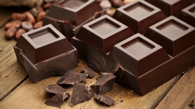 Three chocolate bars every month may cut heart failure risk - Daily ...