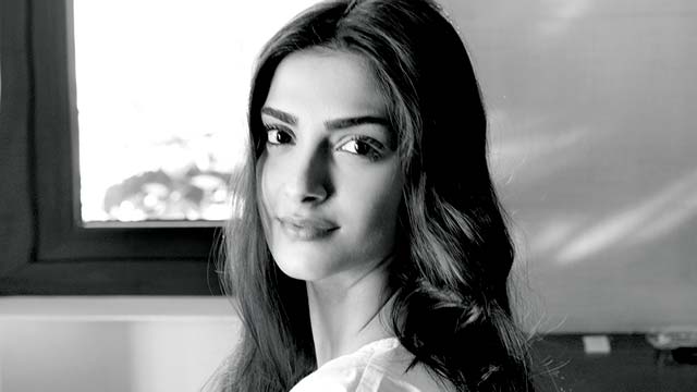 Female actors shouldn't pull each other down: Sonam on pay gap - Daily ...