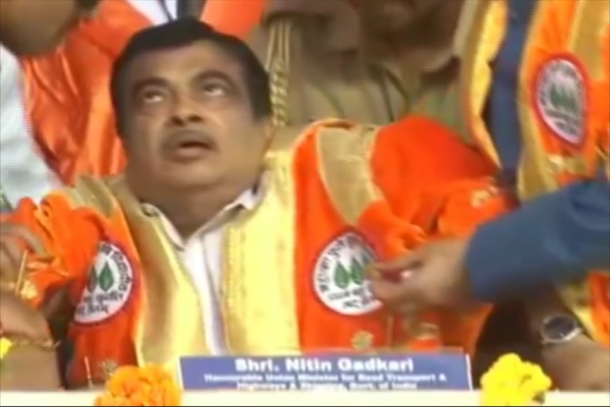 Gadkari faints on stage at university convocation in Maharashtra ...