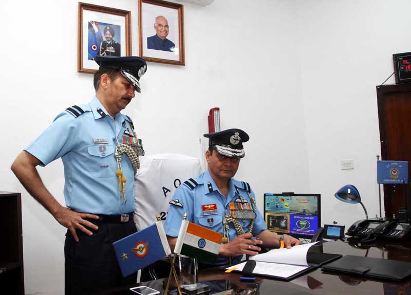 Air Commodore Pathania takes over chief of IAF Jammu Station - Daily ...