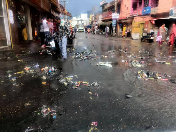 Water-logging, overflowing drains expose MC working - Daily Excelsior