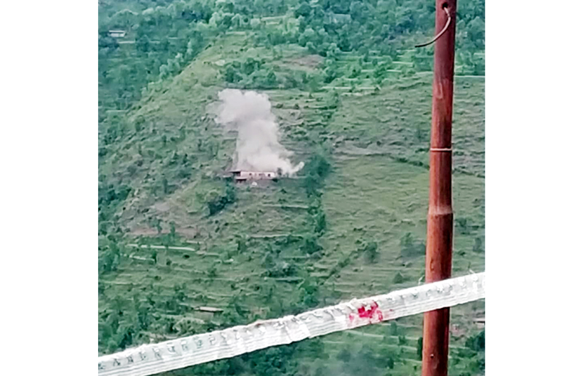 Army officer among two injured in Pak firing along LoC - Daily Excelsior