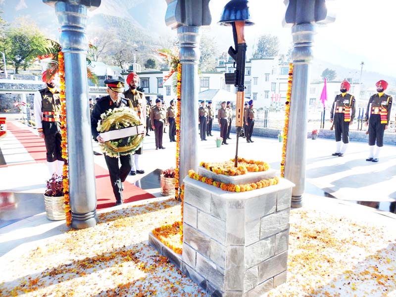 Lt Gen Dwivedi takes over as GOC 15 Corps - Daily Excelsior