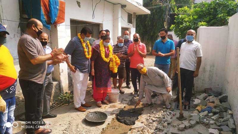 Corporator, Former Mayor start construction work of lanes, drains ...