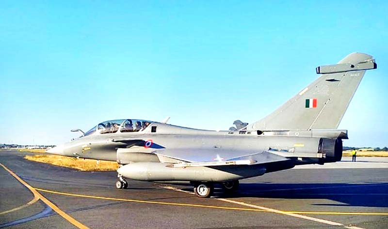 One of the five Rafale Fighter Jets before taking off from the Merignac ...