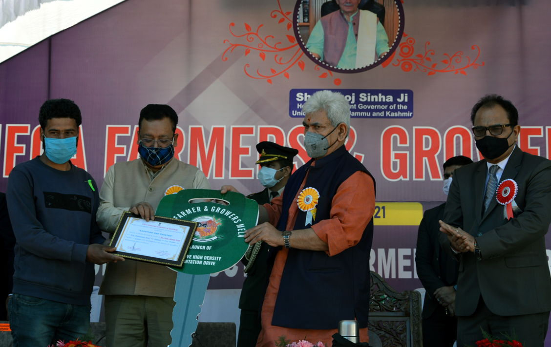 Lt Governor visits Baramulla; inaugurates Mega Farmers and Growers Mela ...