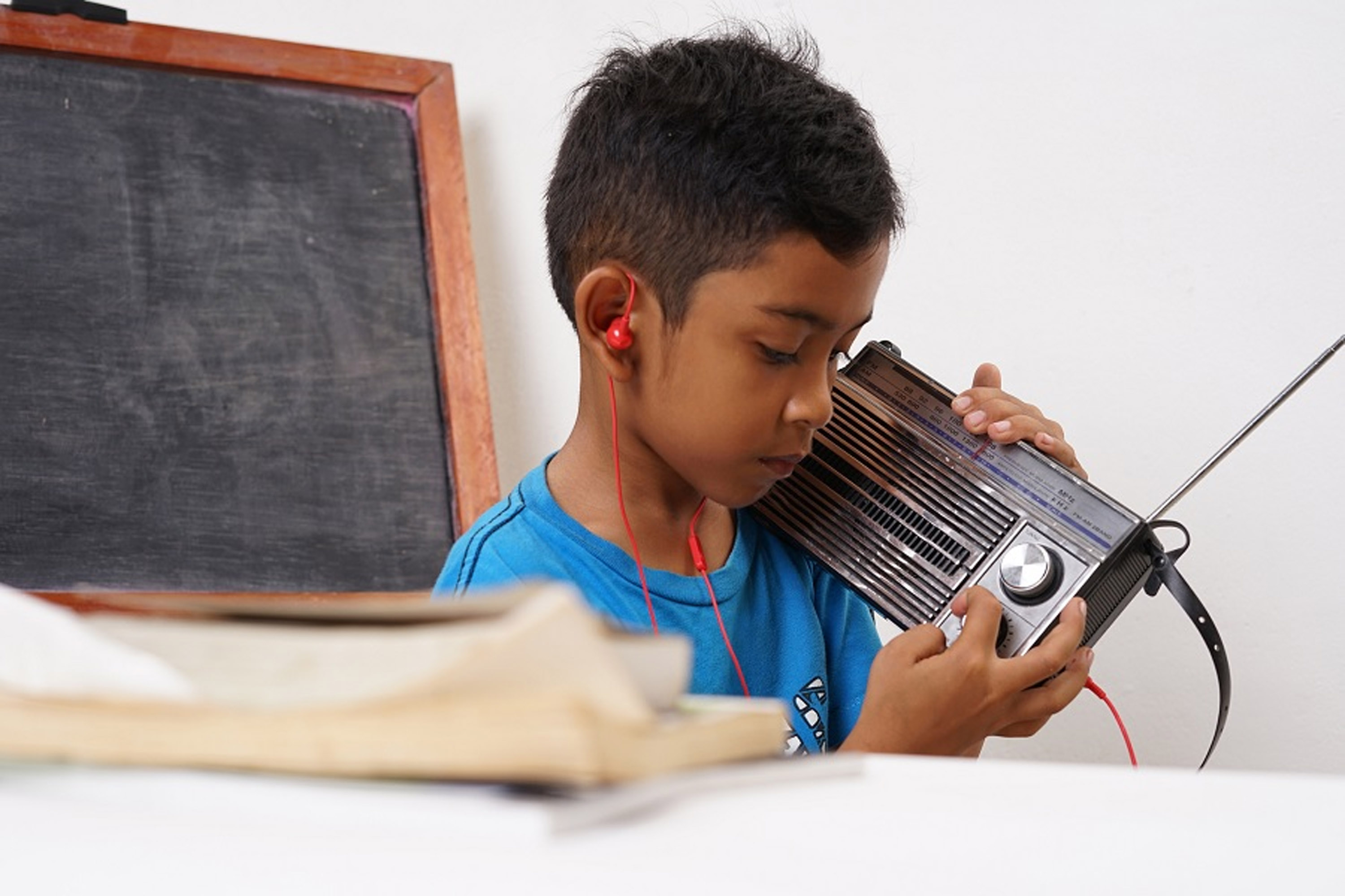 Lessons through radio for Class 5-8 students in Kashmir - Daily Excelsior