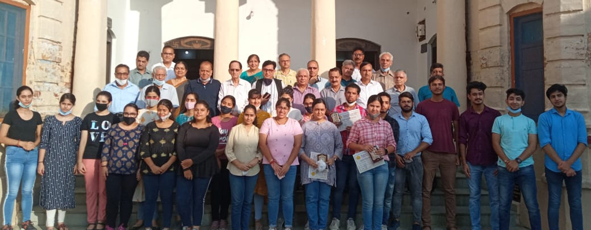 Kashmiri Pandit Sabha honours toppers of Class 12th exams - Daily Excelsior