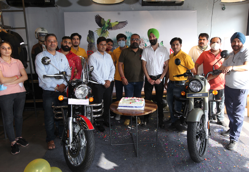 Reliance Motors launches all new Royal Enfield Classic 350 - Daily ...