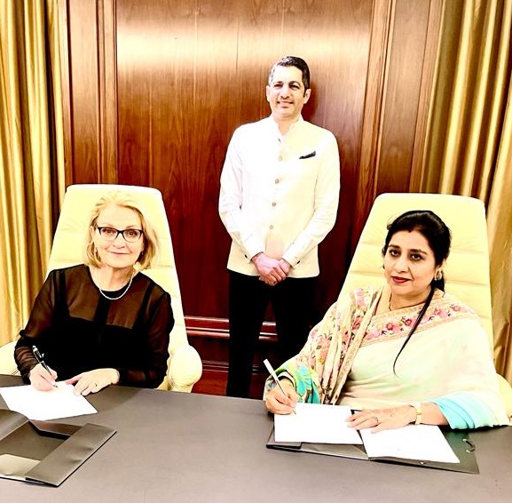 J&K Govt signs MoU with UCB Dubai to facilitate UT students with wider ...