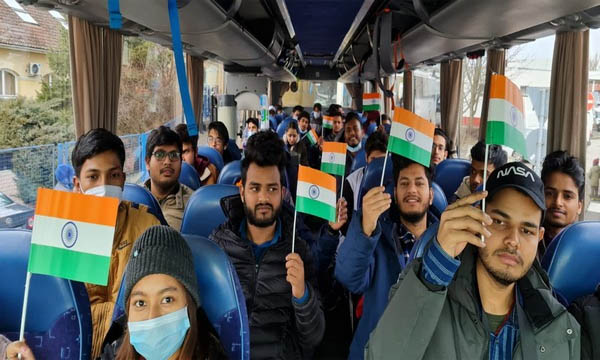 Batch of Indian students from Ukraine enters Hungary through Zahony ...