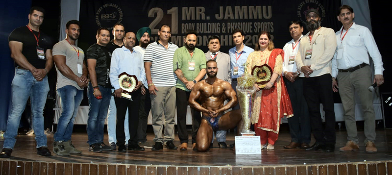 Vipul lifts Champion of Champion title in Body Building Championship ...
