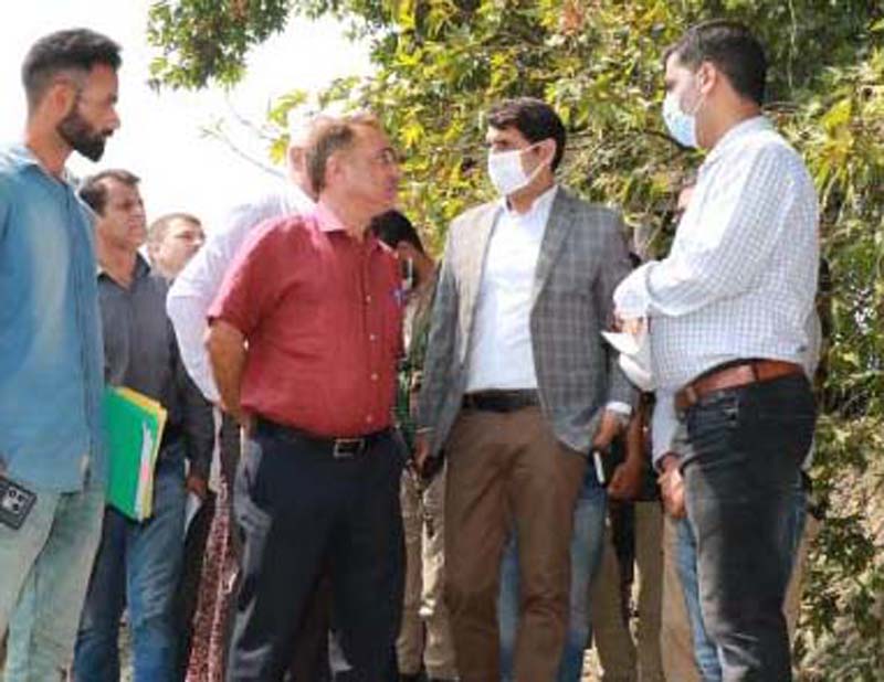DC Srinagar inspects work on under construction Noor Jehan Bridge ...