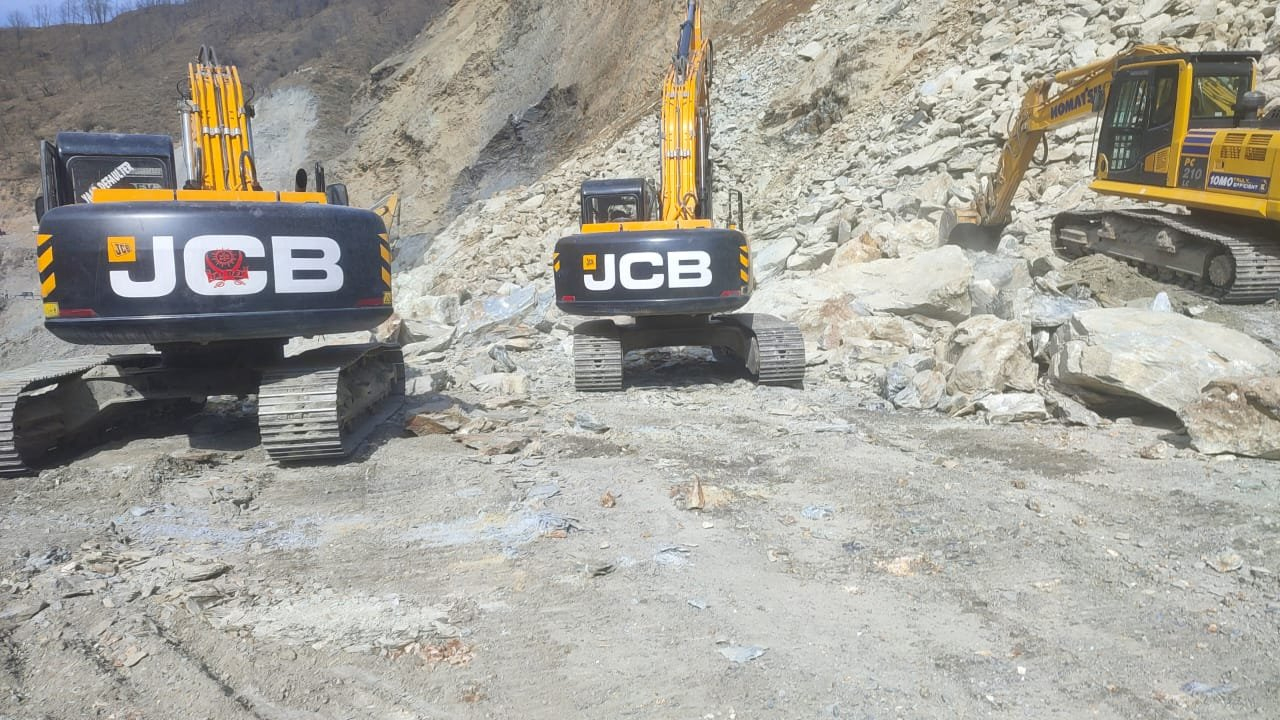 Jammu-Srinagar Highway Closed For Vehicular Traffic After Landslides ...