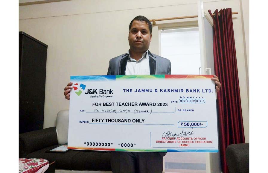 Hushiar Singh received the best Teacher award from Jammu and Kashmir ...
