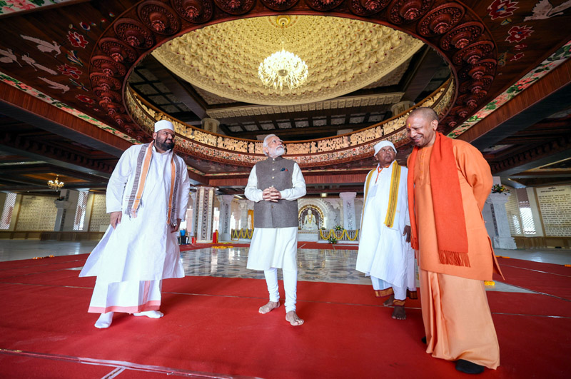 Prime Minister Narendra Modi visiting Swarved Mahamandir in Varanasi ...